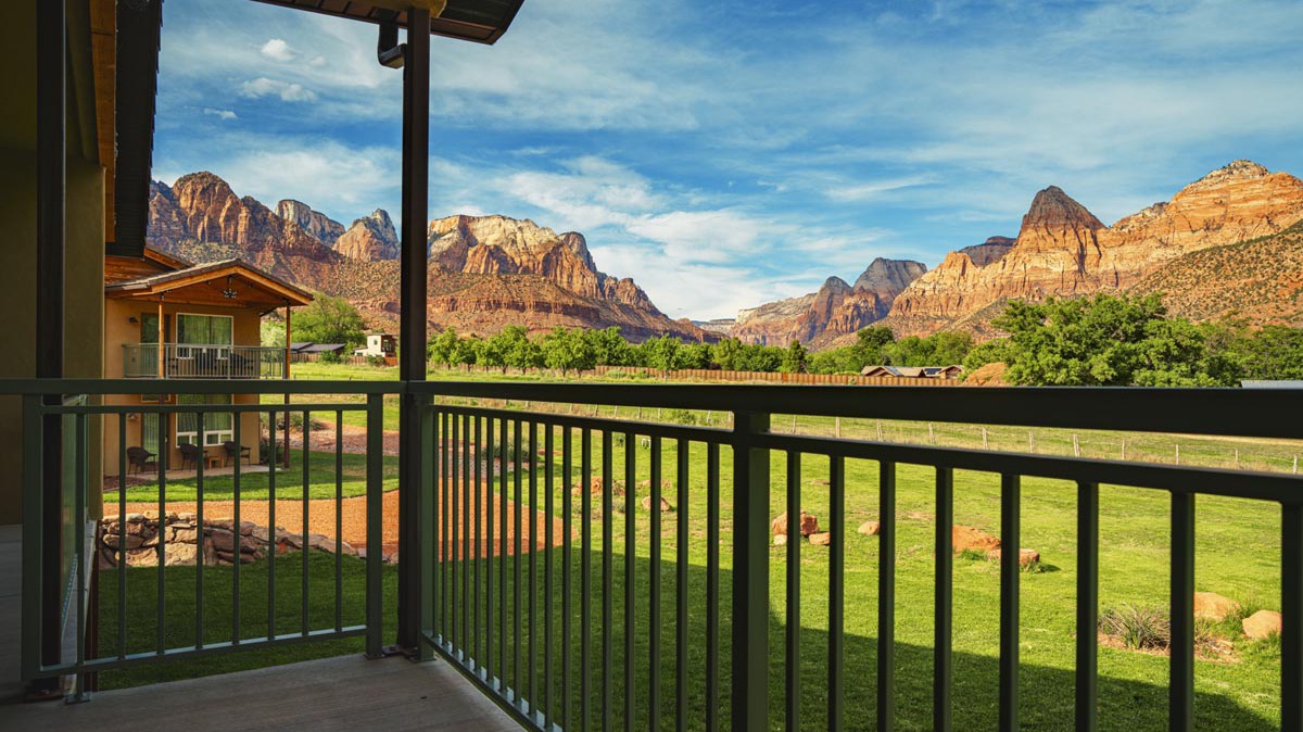 Lodging in Springdale UT | Driftwood Lodge King Room with Patio or ...